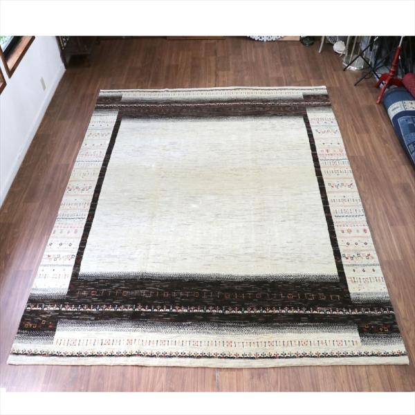 商品番号：　gh42819 サイズ　：　 333　× 256　cm 産　地　：　イラン南部ファルス州 年　代　：　新しいギャッベ 素　材　：　ウール×ウール（手織り） 厚　み　：　約1.6-1.7cm 織りのタイプ　：　Riz Baft  ...