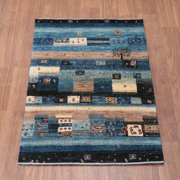 商品番号：　gh43438 サイズ　：　134x84cm（フリンジを含まない） 厚　み　：　1.2cm程度 産　地　：　イラン南部ファルス州 年　代　：　新しいギャッベ 素　材　：　ウール×ウール　/手織り 織りのタイプ：　Nowbaft ...