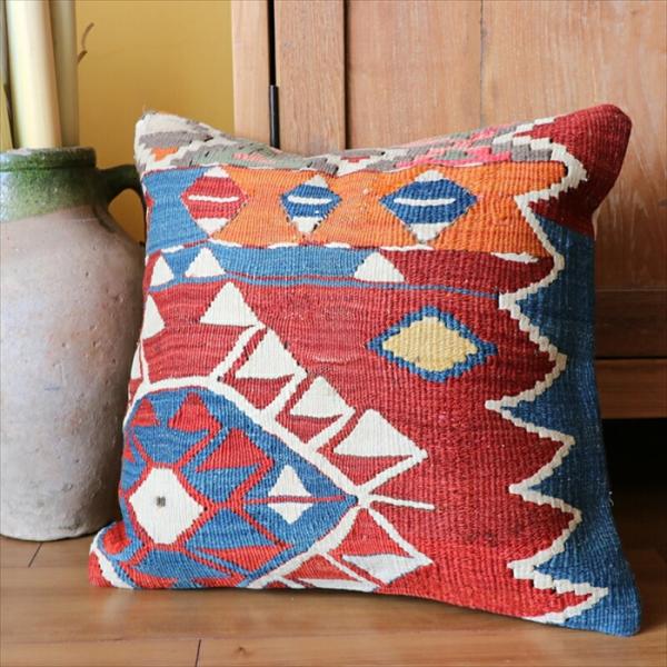 商品番号：　m10010 サイズ　：　40x40cm 素　材　：　ウール（表）/コットン（裏） キリム産地　：　アンタルヤ(Antalya)  裏面の色：　ライトベージュ  <Key：オールドキリムクッションカバー40cm/アンティー...