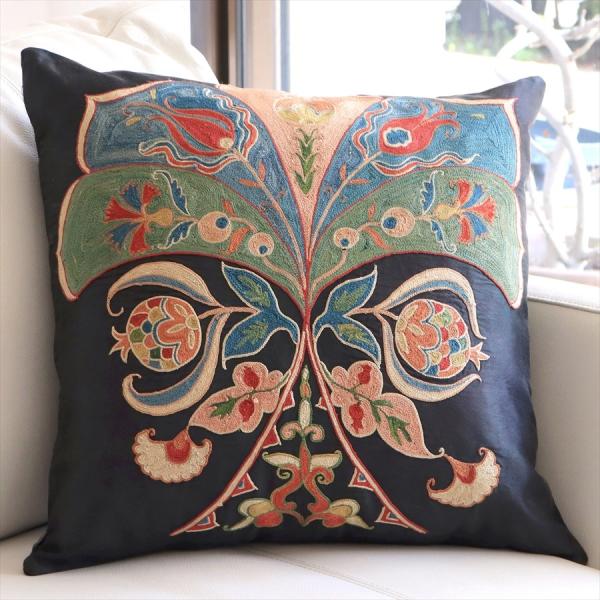 商品番号：　szm1479 サイズ　：47cm×46cm 素　材　：　シルク糸（刺繍）/表：シルク　裏：コットン 生地の産地　：　ウズベキスタン 縫　製　：　トルコ <Key：suzani, Uzbekistan, スザンニ, 刺繍布...