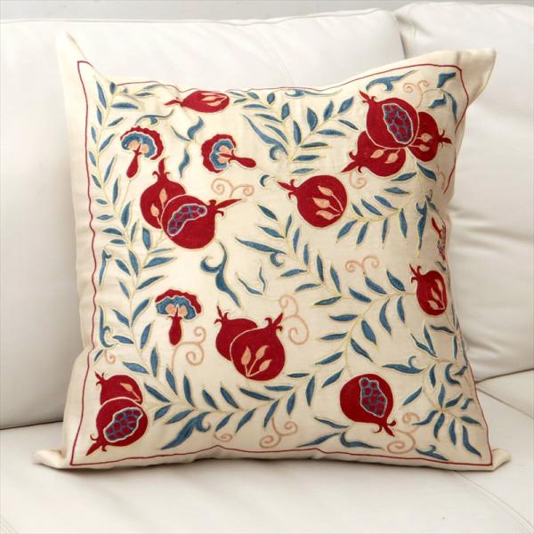 商品番号　：szm1560 サイズ　　：49×49cm 素　材　　：シルク（表）/シルク（裏） 生地の産地：ウズベキスタン 縫　製　　：トルコ  <Key：suzani, Uzbekistan, スザンニ, 刺繍布,コレクション, 少...