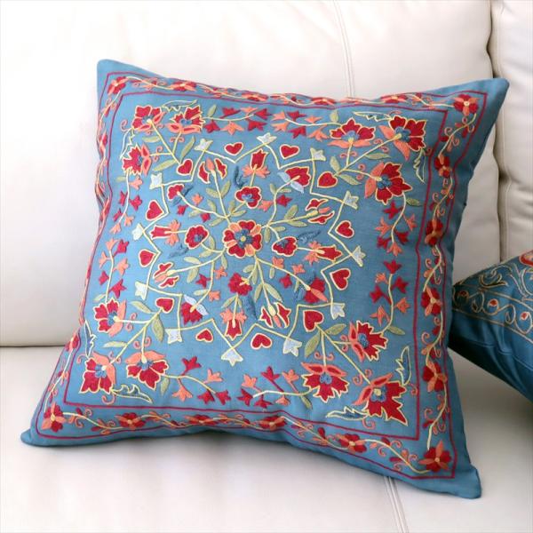 商品番号　：szm1576 サイズ　　：48×48cm 素　材　　：シルク（表）/シルク（裏） 生地の産地：ウズベキスタン 縫　製　　：トルコ  <Key：suzani, Uzbekistan, スザンニ, 刺繍布,コレクション, 少...