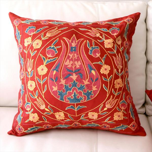 商品番号　：szm1580 サイズ　　：47×48cm 素　材　　：シルク（表）/シルク（裏） 生地の産地：ウズベキスタン 縫　製　　：トルコ  <Key：suzani, Uzbekistan, スザンニ, 刺繍布,コレクション, 少...