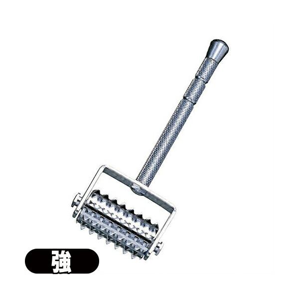 ● ローラー鍼とは接触鍼のひとつで、ギザギザが特徴の鍼。● ギザギザのローラー部分を患部に転がすことにより、刺激を加えます。● 刺さない鍼で、刺激がマイルドなのが特徴の鍼です。● 患部の肌の状態を確認しながら使用するのをお勧めします。