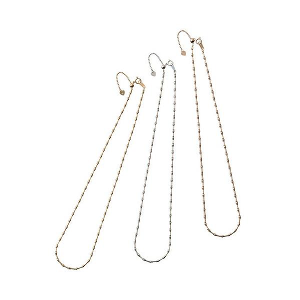 ● 繊細な表情を持つテクスチャーが、さりげなくゴージャスに魅せる。シンプルでいてリッチなクラッドパイプネックレス。● 繊細で華やかなフォルムであなたを演出