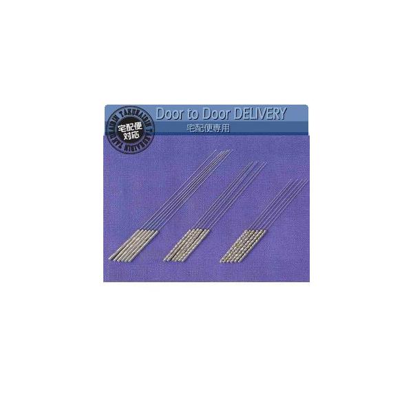 鍼先を1本1本手仕上げし、鍼体はずべて磨き上げました。加工から包装まですべて自社工場で生産。 入り数 :50本入 包装形態:紙包み仕様 鍼 先:前田オリジナル松葉仕上げ 鍼 柄:ガラ軸(模様入り)、圧着加工 鍼柄の長さ:6分(約19mm)