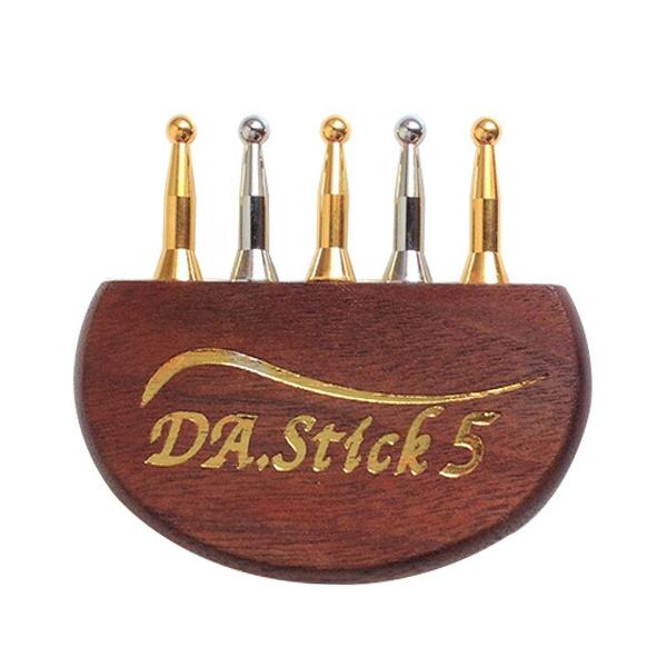 身体に停滞した静電気や電磁波を体外に放電する作用 があると考えられています。押しつけながら行うマッサージ作用に加え、(+)と(-)を使用して、滞った生体電流を流すためにも使用されます。(+)極のゴールドで過剰なものを除去し、痛みやコリを和ら...