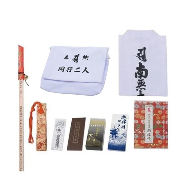 巡礼パックや納経帳も入った、オススメの9点セットです。■セット内容・着用白衣（背文字入　袖付き）：3,000円・輪袈裟（金襴）：1,500円・金剛杖（般若心経入）：2,900円・納経帳（菊柄）：2,500円・山谷袋（布）：1,980円・ロー...