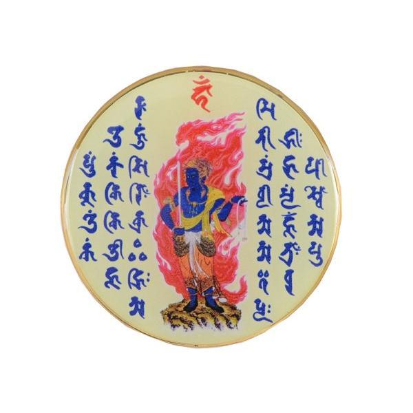 正面で輪袈裟をまとめて止めるタイプのため、輪袈裟がズレにくいのが特徴です。中央に、不動明王の御姿が拝されております。輪袈裟がめくれたりずれないように、裏側には固定するためのクリップが2つ付いています。しっかりと溶接されているため、外れること...