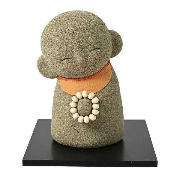 流木造形や砂絵の創作活動で知られる、「にわ ぜんきゅう氏」のお地蔵さんです。やさしく微笑みかけるお顔に心が癒されます。「いつも見ています」素朴で温かみのある、にわ ぜんきゅう氏の言葉が書かれた屏風が付属しております。お地蔵さんの足元のステー...