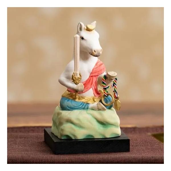 三毳不動尊御祈祷！午不動尊に託す令和8年の除災招福！可愛い猫の仏様(猫buddha)から派生した干支の不動明王シリーズ『厄除 午不動尊』です。馬は古来より神事に捧げる神馬（しんめ）として御利益や財運を呼び込む象徴とされ、また戦いにおいては軍...