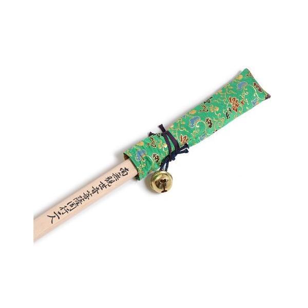 西国三十三ヶ所、坂東三十三ヶ所、秩父三十四ヶ所霊場などの観音霊場巡拝用の金剛杖です。鈴の付いた金襴（杖カバー）とセットになっています。杖カバーの色がお選びいただけます。梵字につづいて「南無観世音菩薩」「同行二人」と文字が入っています。鈴の付...