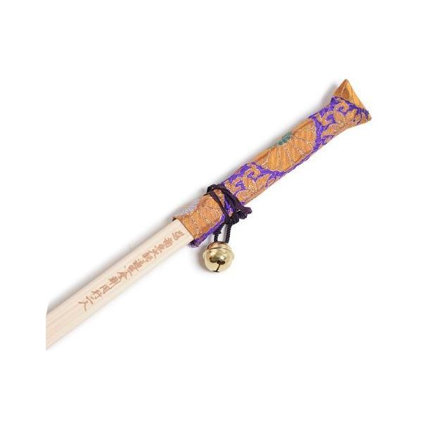 高知県四万十町のごく一部の森にしか生育していない、貴重な四万十桧（ひのき）を使用した金剛杖です。鈴の付いた金襴（杖カバー）とセットになっています。杖カバーの色がお選びいただけます。桧（ひのき）は、昔から神社、仏閣、仏具等に愛用されている日本...