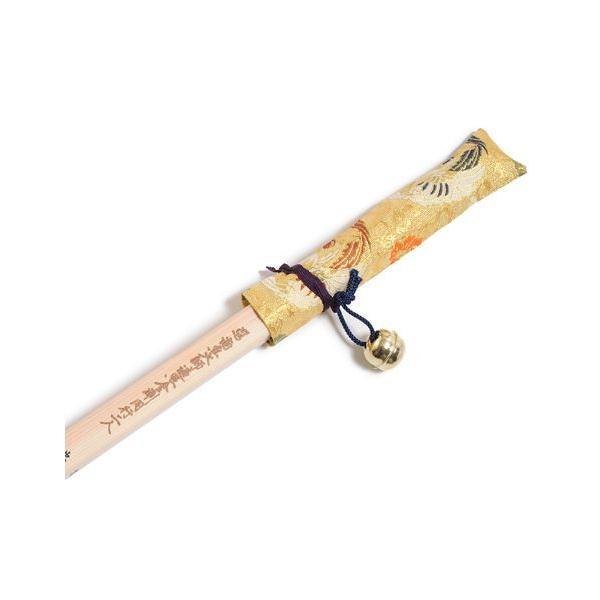 高知県四万十町のごく一部の森にしか生育していない、貴重な四万十桧（ひのき）を使用した金剛杖です。鈴の付いた金襴（杖カバー）とセットになっています。杖カバーの色がお選びいただけます。桧（ひのき）は、昔から神社、仏閣、仏具等に愛用されている日本...