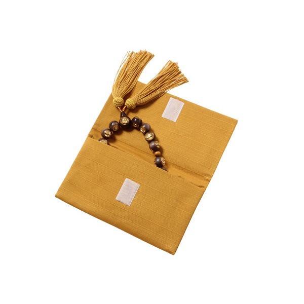 手触りの良い、高級感のある念珠入れです。大きめの男性用の片手念珠や、108玉の念珠が収納可能です。マジックテープ留めで簡単に開閉することができます。赤、緑、紺、からし、紫、黒、ピンクの7種類からお選びください。大切な念珠は日常使用しない際に...