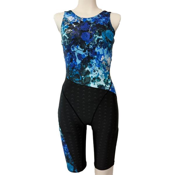 【商品名】フィットネス水着　オールインワンタイプ【商品説明】水の中でもカップのずれを気にせず着用できる縫い付けカップ仕様より本格的なフィットネスにも安心してご着用いただけます♪黒地部分にエンボス加工エンボス加工とは素材に凹凸をつける型押し加...