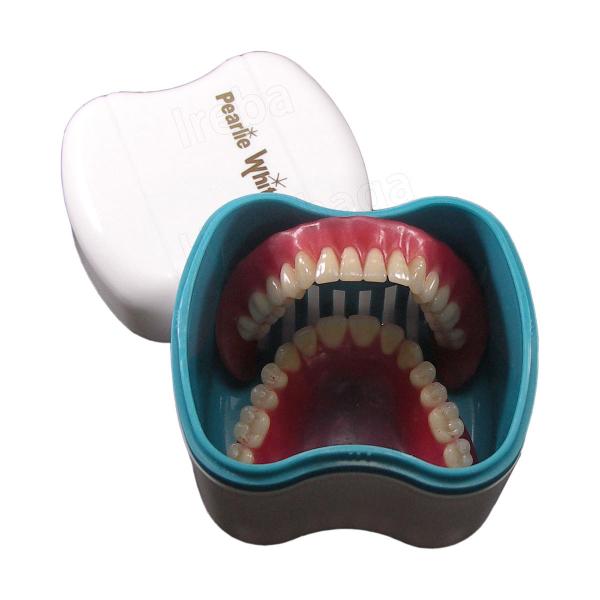 容器は1.フタ2.インナーバッケット3.本体の三層構造で2のインナーバスケットはザル状で洗浄剤で洗浄後流水ですすぎやすい構造です。