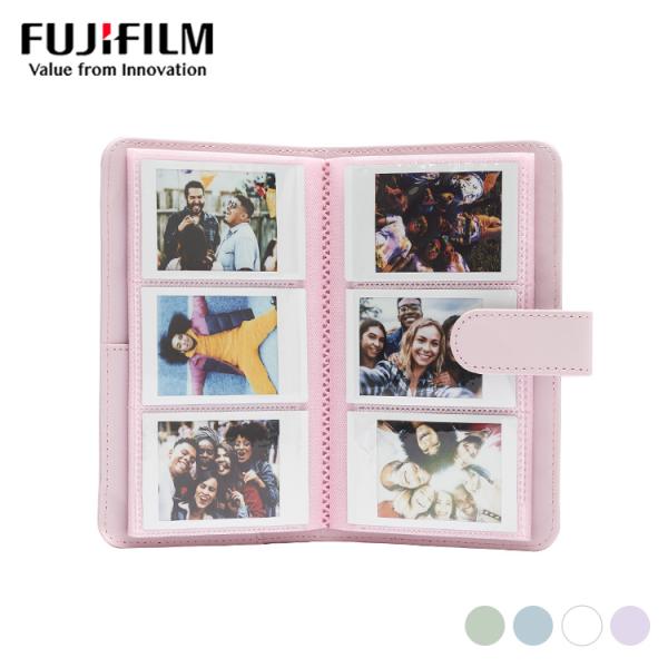 チェキ INSTAX mini の専用フォトアルバムです。フィルム108枚収容可能、カラフルでポップなカラーです。●商品サイズ（cm）：幅約11.5×奥行約2.5×高さ約19●商品重量：約135g●収容枚数：108枚●対応サイズ：86×54...