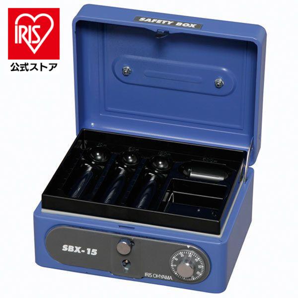 B7サイズの手提げ金庫です。シリンダー錠とダイヤル錠のダブルロックでしっかりと中身を保管し、安全です。小銭の整理に便利なコイントレーが付いています。グリーン購入法適合商品。●商品サイズ（cm）：幅約15.5×奥行約13×高さ約8.5●重量：...