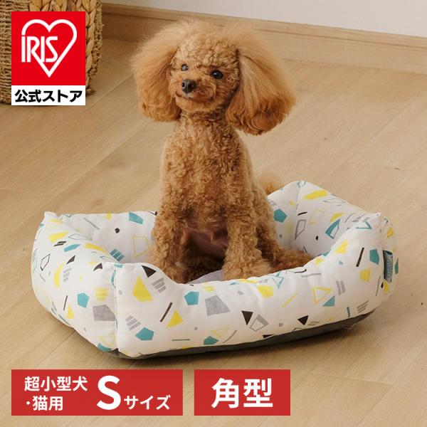 座面に接触冷感生地を使用したひんやり冷たい角型ソファベッドです。さらさら素材で蒸れにくく快適な寝心地。クッション部分はひんやり柔らかく、ソファの端は少し固め。頭やあごが乗せやすくぐっすり眠れます。爽やかな幾何学模様デザインで見た目も涼し気。...