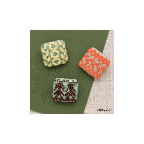 くるみボタンのこぎん刺しキットです。●初級~中級者向け。フォークロアな柄がアクセントにおしゃれです。 生産国:日本 素材・材質:綿100% 商品サイズ:出来上がり寸法:約縦3cm×横3cm 仕様:(打込目数)18カウント/1インチ・約70目...