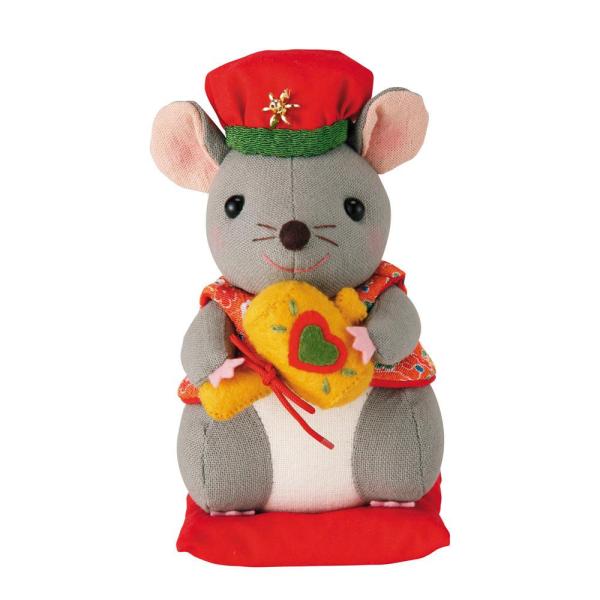 手芸キット!●ざぶとんにちょこんと座ったねずみがキュートです。 生産国:日本 商品サイズ:出来上がりサイズ:約高さ17cm×幅9cm×長さ10cm 仕様:初級~中級デザイン:福村弘美 セット内容:表布(4種)、ちりめん(2種)、フェルト(5...