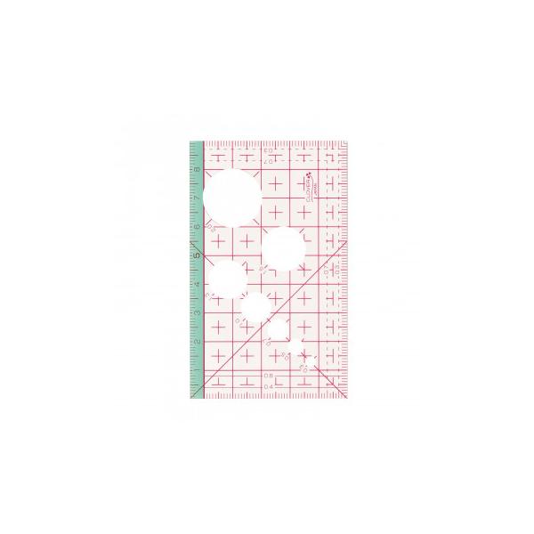 小回りが利いて使いやすいです●カードサイズ(9×5.5cm)の方眼定規です。濃い色の生地や柄入りの生地の上でも、目盛が読み取りやすいグリーンゾーンが付いています。端から始まる0起点目盛は採寸に便利です。幅が広い方眼タイプで安定して平行線や垂...