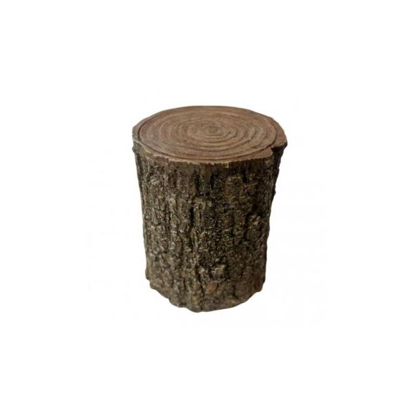 温かみのあるマスコット●まるで絵本の1ページを切り取ったかのような、温かみのある丸太のマスコットです。 生産国:中国 素材・材質:ポリレジン 商品サイズ:37×33×48mm