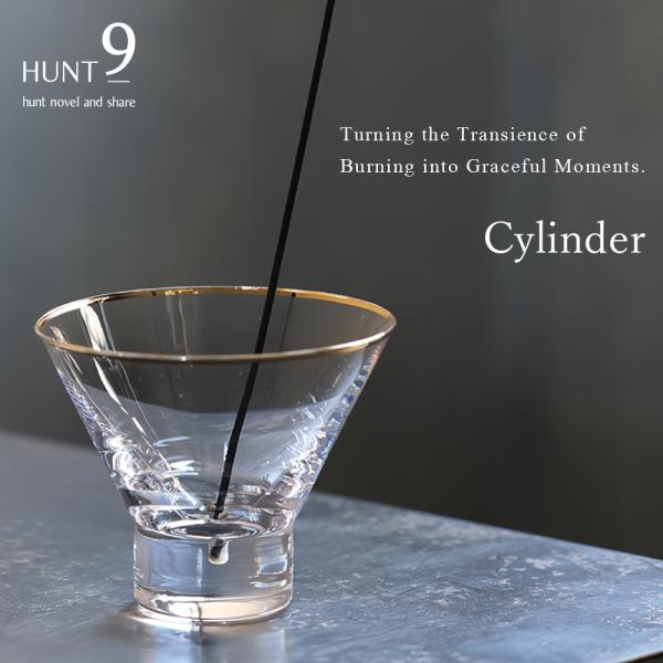 【商品情報】口元の金縁が印象的なHazel（ヘーゼル）シリーズのお香立て。シンプルなデザインでさりげない金縁とグラスのフォルムが美しいです。2種類のバリエーションなので、サイズで選ぶのも◎。デザインで選ぶのも◎。 直径約3mm以下のお香用で...