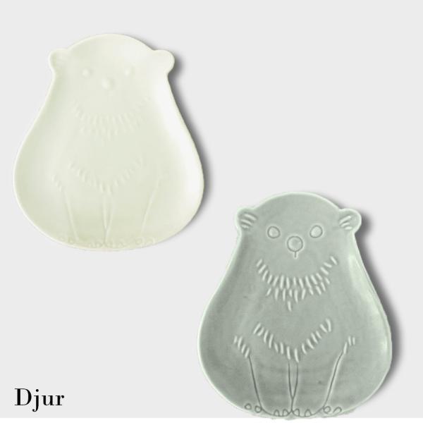 【商品情報】お茶うけのちょっとしたお菓子を置いたり、アクセサリートレイなどに使用しても可愛いシリーズです。シリーズ内はサイズが同型なので4枚重ねてもスッキリ収納できます。【商品詳細】サイズ：10cm×11.5cm×1.4cm素材：磁器生産地...