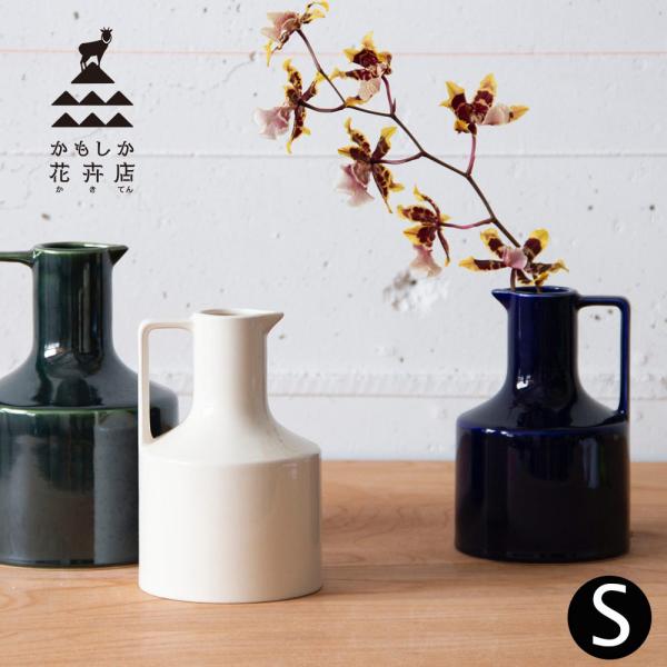 【商品情報】「カラフェ」 クールな直線ラインはインテリアを北欧風の雰囲気に。かもしか道具店の新ブランド「かもしか花卉店」の花器シリーズ。 食卓に馴染むシンプルなデザインを取り揃えています。花を生ける、花を愛でる、花のある暮らしは私たちの暮ら...