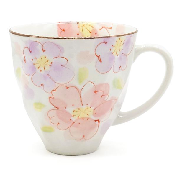 ピンクと紫の花々が華やかなマグカップです。いつもの食卓が明るくなりそうです。女性への贈り物にもおすすめです。サイズ / 口径約90×高さ約80mm素材 / 陶磁器原産国 / 日本ご注意焼き物の特性上、サイズには若干の差異がある場合がございま...
