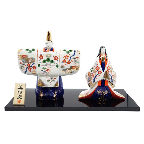 女の子の健やかな成長と幸せを願う雛人形。薬師窯の陶製雛人形は、手頃なサイズで場所を取りません。染錦の絢爛豪華な親王飾りは、初節句祝いの贈り物としても大変喜ばれています。サイズ / 男雛：約幅185×奥行70×高さ195mm　　　　女雛：約幅...
