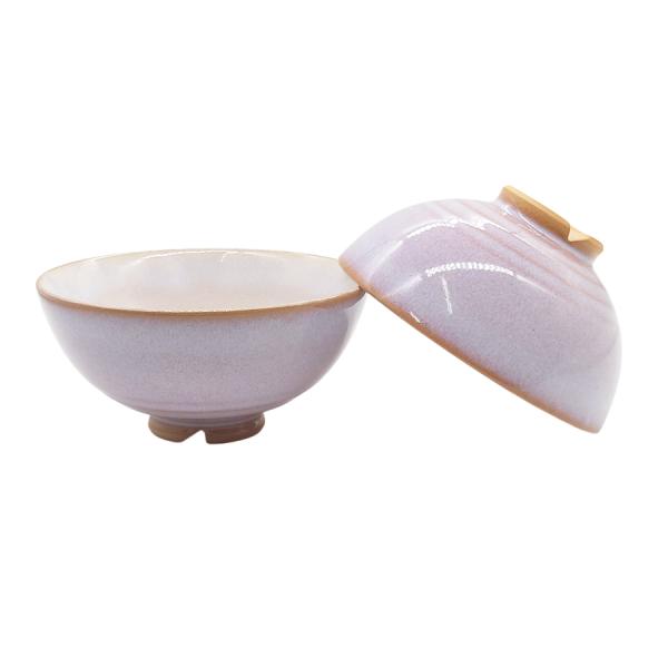 気品に満ちた重厚さ、白濁した釉薬の風合いが萩焼の特徴です。釉薬のひび割れと、そこにしだいに染み込んでいくお茶の色など、使い込むほどに変化を見せる表情は萩焼独特のもので「萩の七変化」と言われています。喜寿・古希など大切な記念品などにもオススメ...