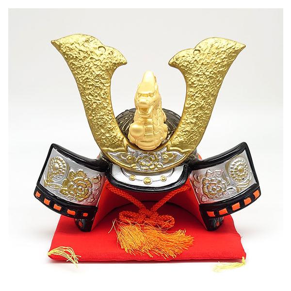 男の子の健やかな成長と出世を願う出世兜。陶製の五月人形は手頃なサイズで場所を取りません。ご自宅用としてはもちろんのこと、初節句祝いの贈り物としても喜ばれています。サイズ / 約幅200×奥行150×高さ165mm素材 / 本体：陶器原産国 ...