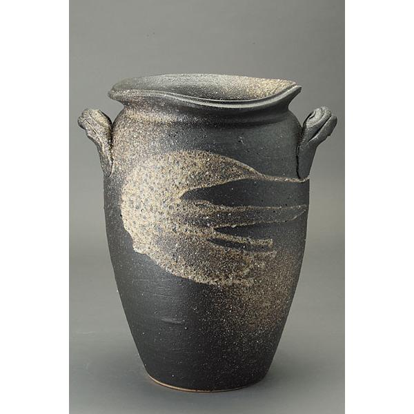 ［信楽焼 陶器 傘立］日本家屋から現代的な建築まで、土味を生かした信楽焼の傘立が玄関に彩りを添えます。お客さまをお迎えする顔として、玄関のアクセントとして、家の表情を演出します。思いを伝える。気持ちを形にする。信楽焼の陶器は、ご自宅用に、店...