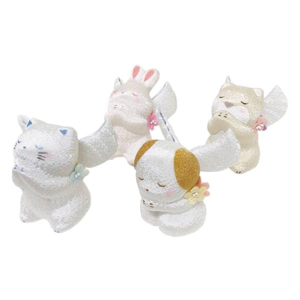 ちりめん細工のかわいいオブジェになります。ペットちゃんが安らかに眠れるように手を合わせてお祈りしています。祭壇、お仏壇、手元供養等に添えてあげると優しい空間に癒されます。【商品の仕様】　　◆サイズ（ｃｍ）・ねこ：幅7.5×奥行6×高さ7　・...