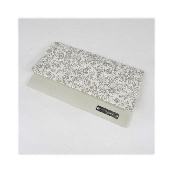 フォーマルなシーンに和洋どちらのスタイルにも似合う小粋なフラワープリントです。お箱には、慶事用と記載されておりますが、弔事用でもお使い頂ける色柄だと思います。　【商品の仕様】　◆サイズ（ｍｍ）本体：縦１２０×横２００　箱：縦２１３×横１３０...