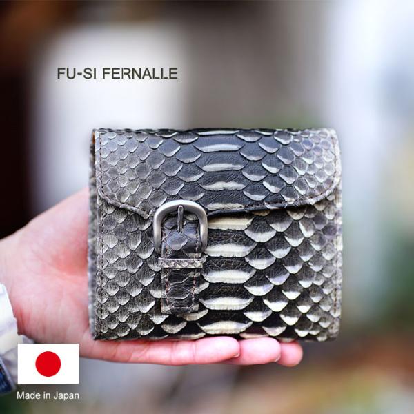 ・素材：逆染めパイソンレザー　裏地：ポニー(馬革)・サイズ：約W12×H10cm・仕様（ポケット）：中/カード×14、お札×2、BOX型小銭入れ×1フーシフェルナーレ FU-SI FERNALLE  逆染めパイソン 二つ折り財布 折財布 6...