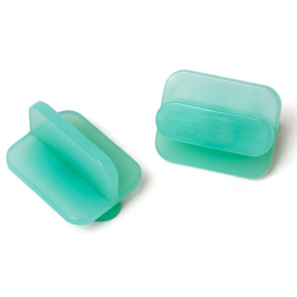 ●小鳥が勝手にドアを開けて外に出たり、手や物が当たって、水浴び容器などが外れたり落下してしまうなど、不用意にドアが開くのを防ぎます。適応ケージ/上下スライド式ドア専用本体寸法/約24×30×22mm内容量/2個原産国/中国