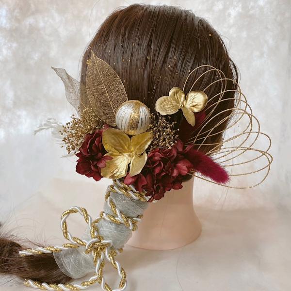 ご覧頂き有り難うございます。こちらは水引きアレンジピン×2オーガンジーリボン　約１メートル×1紐　約1メートル×1和玉×1プリザーブドフラワー×6ドライフラワー×2アーティフィシャルフラワー×2の15点セットになっています。成人式や卒業式の...