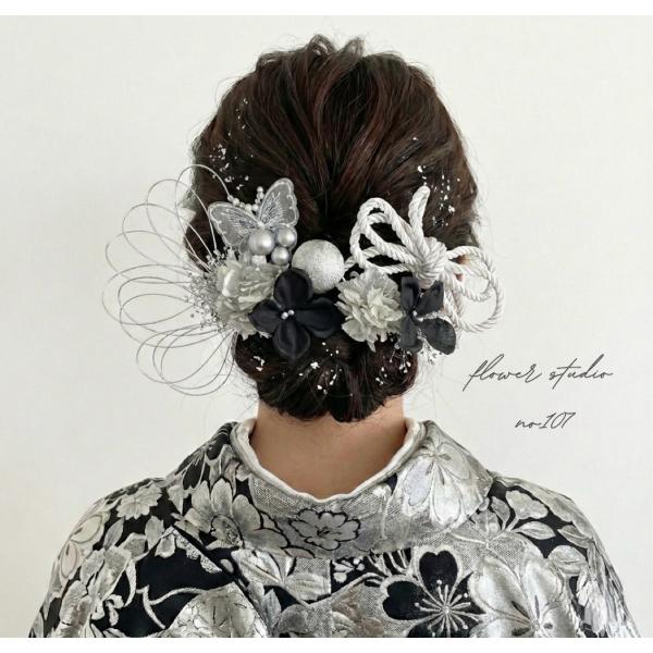 ご覧頂き有り難うございます。商品内容アレンジ紐　1本 銀箔シート　1枚　和玉　1本 蝶々ビーズアレンジピン　1本 プリザーブドフラワー× 4本 アーティフィシャルフラワー　2本 シルバーパールピン×1本水引ピン ×2本の13点セットです。成...