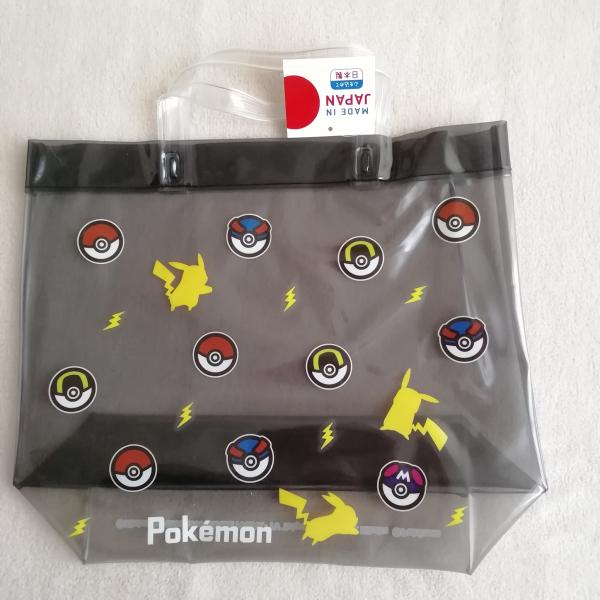 新柄ビーチバッグが登場！！製品サイズ:(約)H29cm×W36cm×D10cm 素材・材質:塩化ビニール4つ折り発送行います。折り目に傷がつく場合がございます。