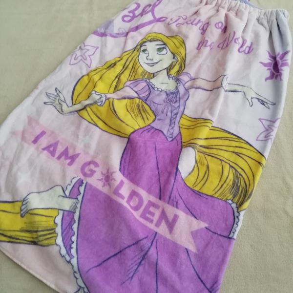 海やプールのレジャー、お風呂上がりに大活躍の《巻き巻きタオル》ゴムとスナップが付いているのでスカートやポンチョのように使用できます。お風呂上がりはもちろん、プールや海での水泳の後などでさっと巻くだけまたビーチサイドなどでの着替えにも便利です...