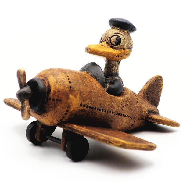 ドナルドサンドキャストトイ　飛行機レトロトイコレクションヤングエポック社　生産終了品サンドキャスト製約高8×長13×幅12.5cm未使用プロペラとタイヤが回ります。レトロコレクションは1930年代アメリカの古き良き時代のトイを手作りでし上げ...