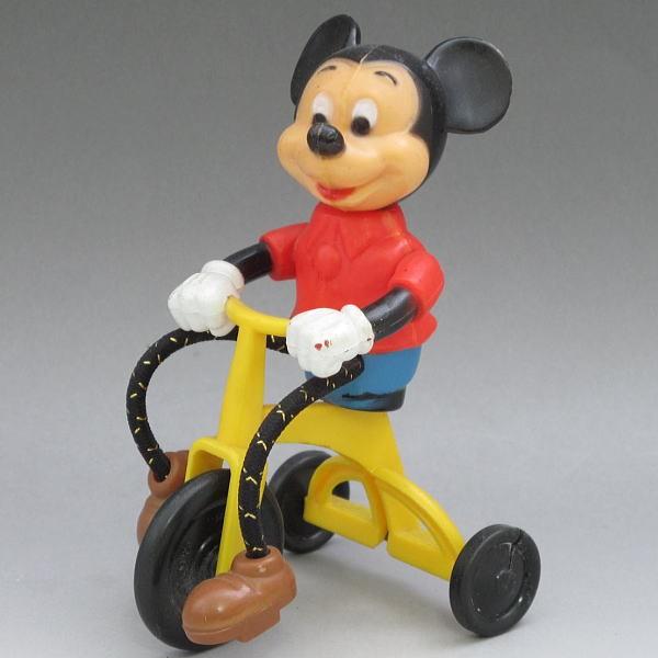 ミッキーアンティークトイ　三輪車GABRIEL INDUSTRIES社　1977年香港製　プラスチック製高12cm左の後輪に多少ダメージがありますがしっかりと軸に刺さっていて抜けません。年代から考えると全体の状態は良いです。手で押すとペダル...