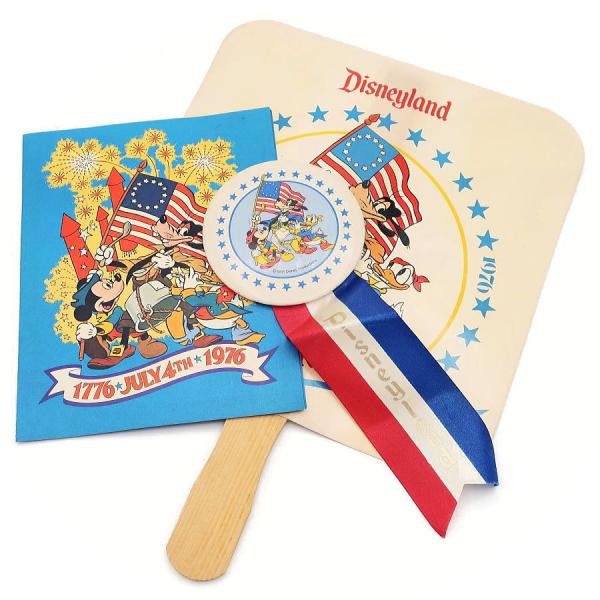 ミッキー＆ドナルド＆グーフィー建国200周年パレードアイテム3点1976年7月4日USAディズニーパークでのアメリカ建国200周年パレードのアイテムリボン付き缶バッジ、ソングブック、うちわの3点状態良好　レア・リボン付き缶バッジ直径8.7c...