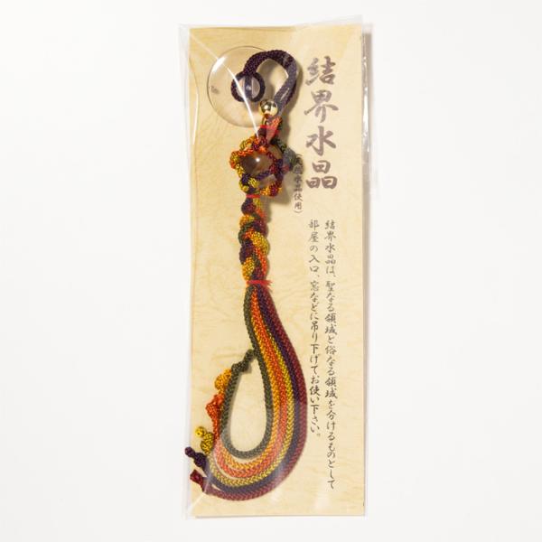 結界とは、自分の居場所を守るため、自分の気を保つため、災いの無いように土地を清めるために作る境界区域のことです。日本では古来より、石を用いて結界 を作ってきました。中でも水晶は、古くから世界各地で、浄霊や祈祷などに用いられてきました。