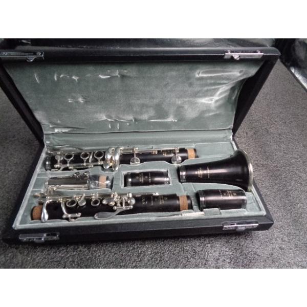 2017年に“レジェンド”と“トラディション”が誕生したことで、内径の新しいファミリーが誕生しました。伝統と革新を融合させたその品質により、これらのクラリネットは世界中の より多くの音楽家を魅了しています。2020年〈ビュッフェ・クランポン...