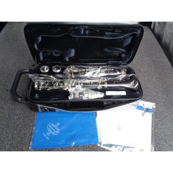 限りなくエレガントで、圧倒的な美しいプロポーションを備えた “トスカ”は、クラリネット界の巨匠ミシェル・アリニョンの協力により、〈ビュッフェ・クランポン〉の豊富な経験とイノベーションから生まれた傑作です。〈ビュッフェ・クランポン〉の最大の ...